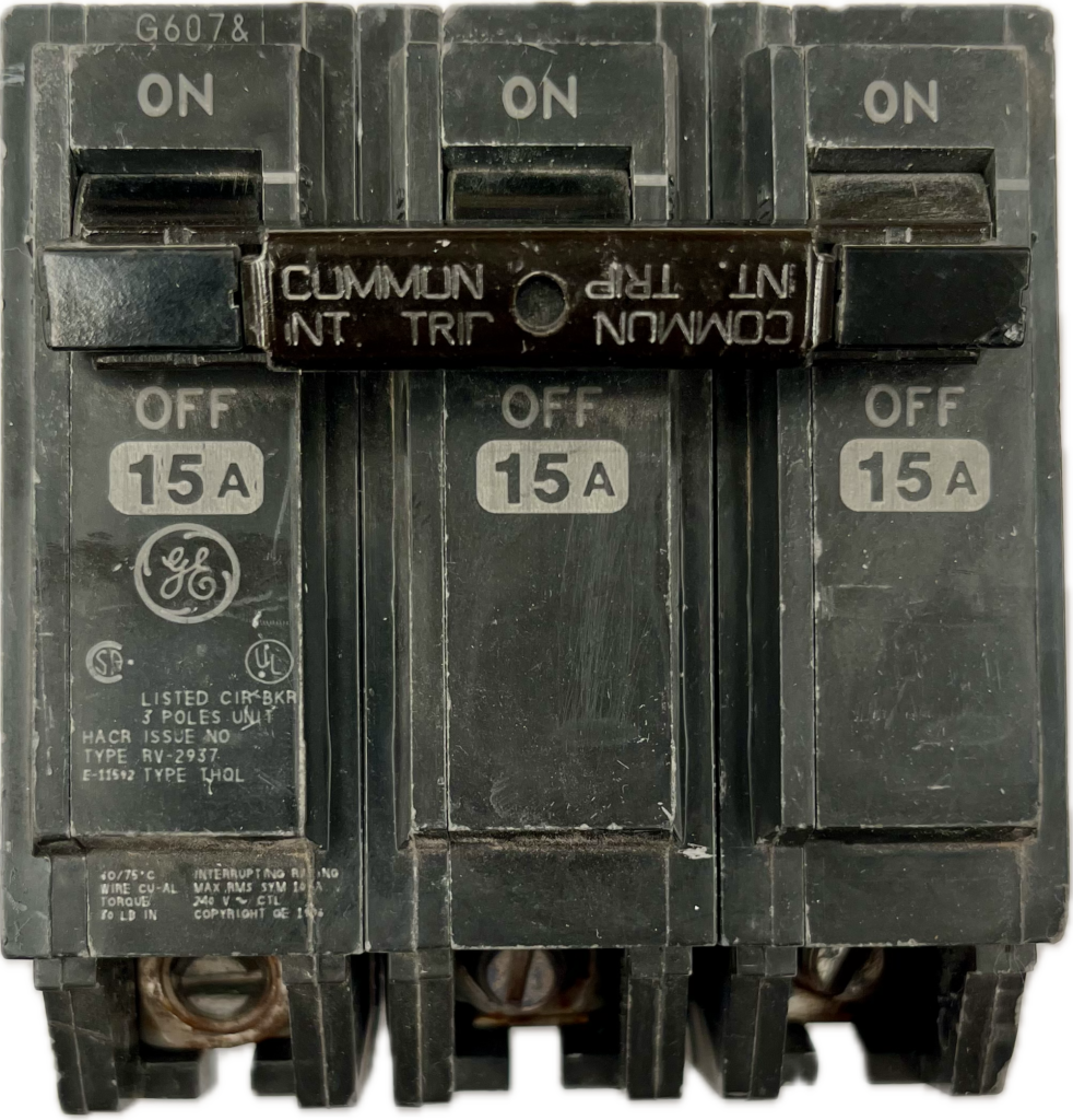 THQL 32015 Interruptor 3P 15A GE - EMALAG